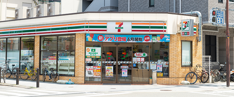 7-Eleven Location in Japan Draws Attention With Massive Beer Collection | NACS